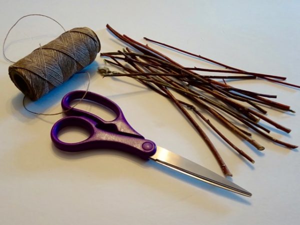 How to Make Rustic Stars Out of Twigs | Single Girl's DIY