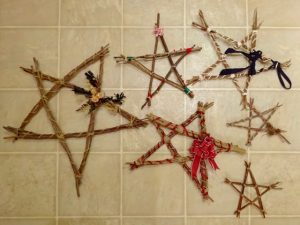 How to Make Rustic Stars Out of Twigs | Single Girl's DIY