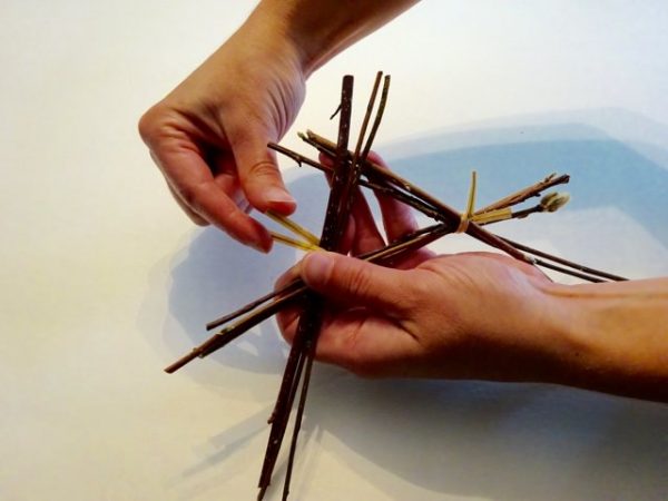 How to Make Rustic Stars Out of Twigs | Single Girl's DIY