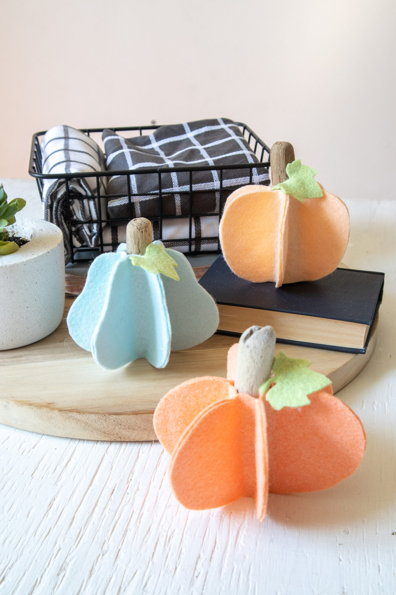 Easy 3D Felt Pumpkins (Free Pattern) - Single Girl's DIY