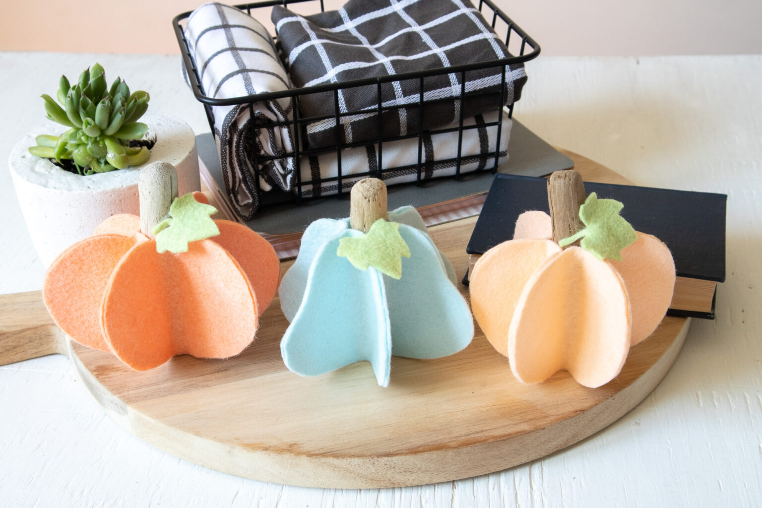Easy 3D Felt Pumpkins (Free Pattern) - Single Girl's DIY