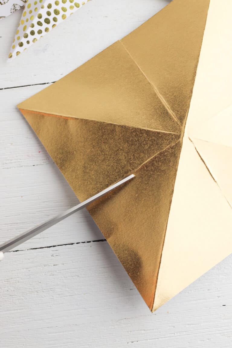 How to Make 3D Folded Paper Stars - Single Girl's DIY