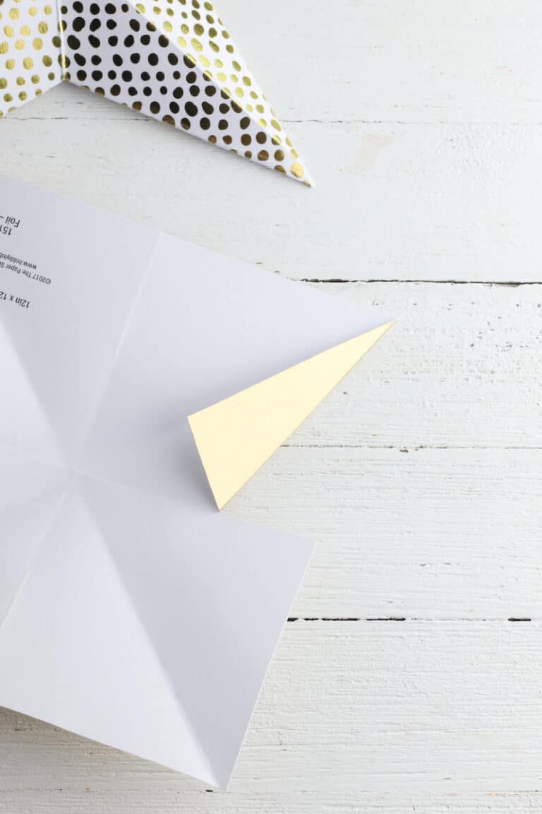 How to Make 3D Folded Paper Stars - Single Girl's DIY