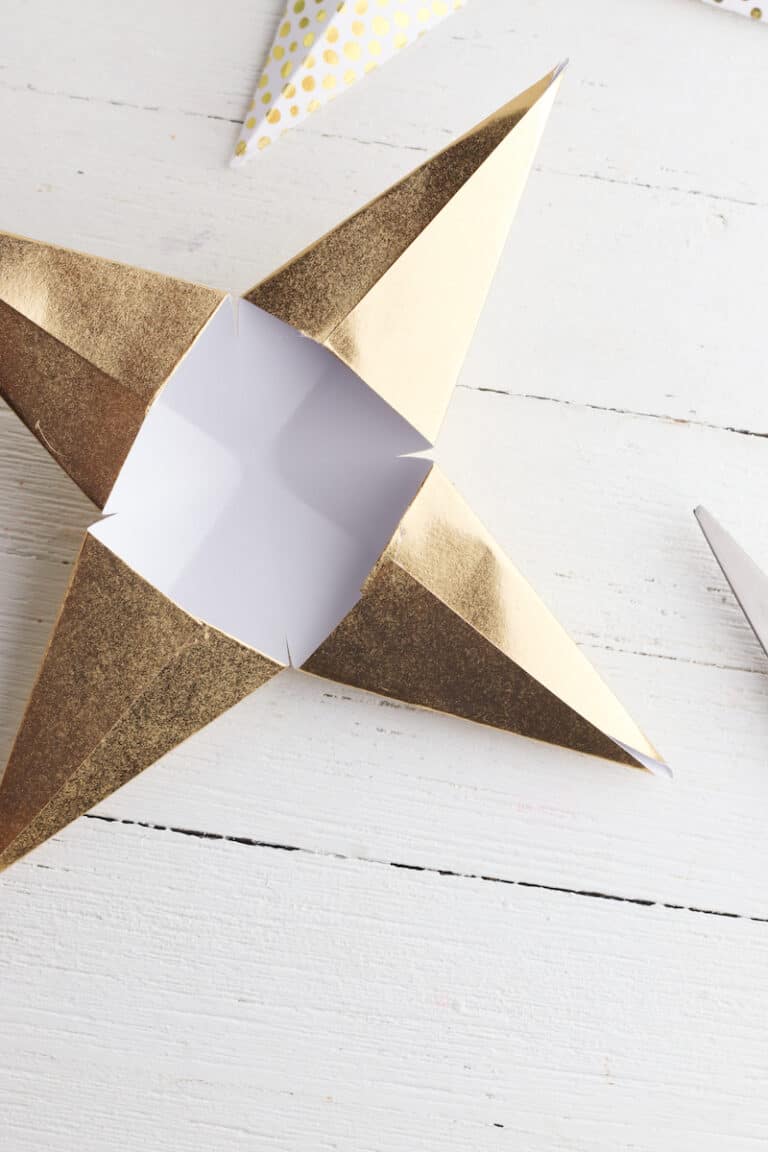 How to Make 3D Folded Paper Stars - Single Girl's DIY