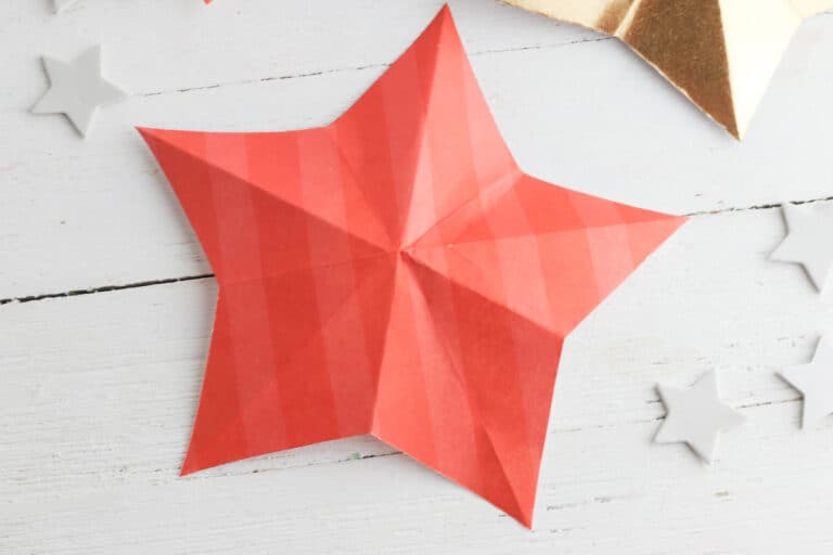 How to Make 3D Folded Paper Stars - Single Girl's DIY