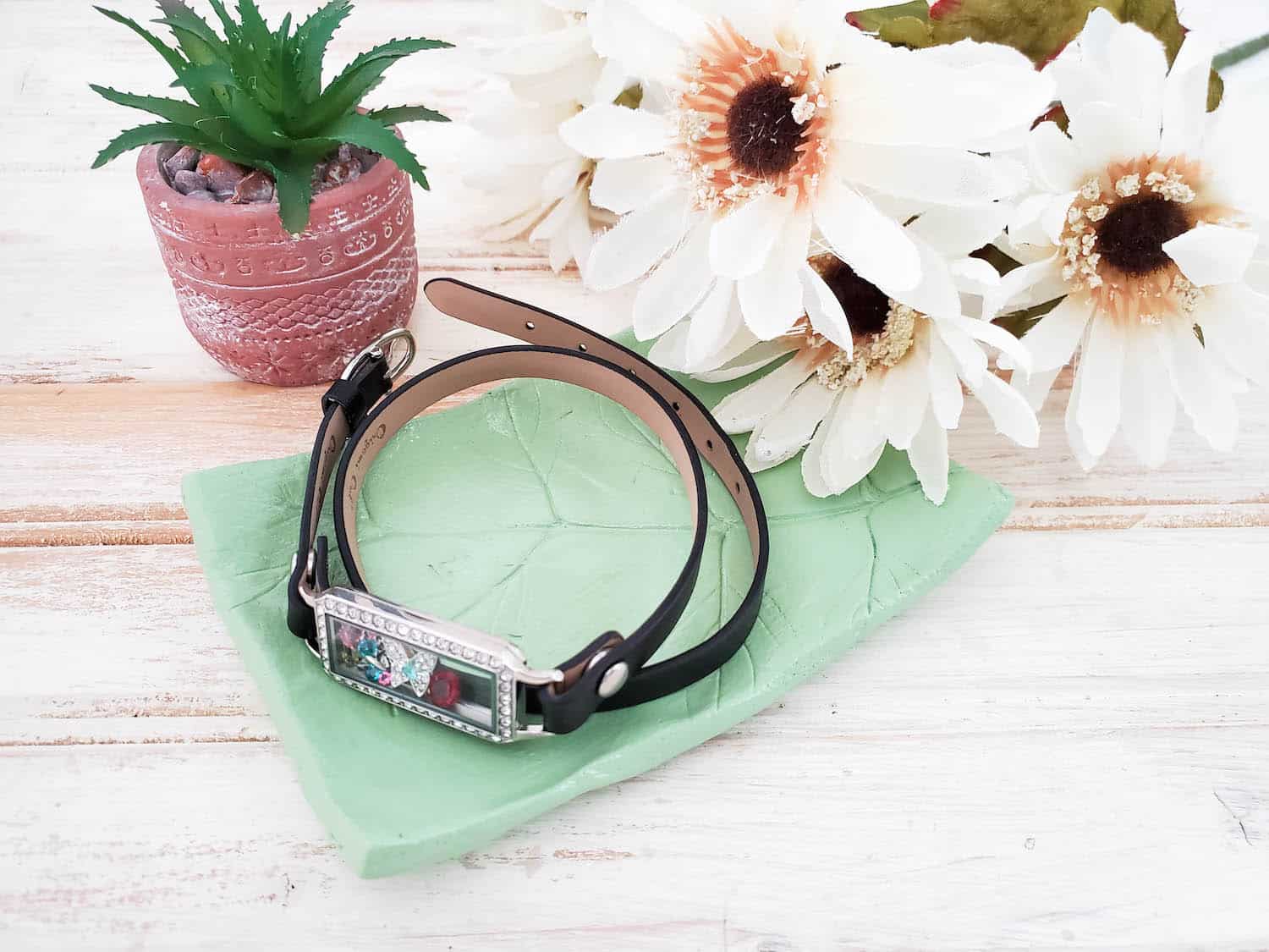 DIY Clay Tray Jewelry Dish - Single Girl's DIY