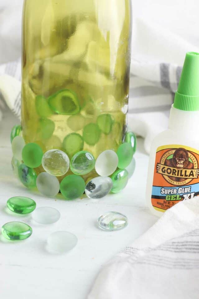 How to Make Wine Bottles Decorated with Glass Beads - Single Girl's DIY