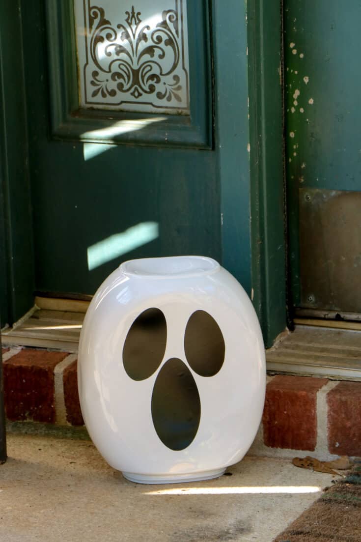 DIY Outdoor Ghost Decorations for Halloween (So Inexpensive!) - Single ...