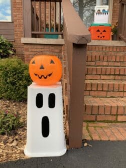 DIY Outdoor Ghost Decorations for Halloween (So Inexpensive!) - Single ...
