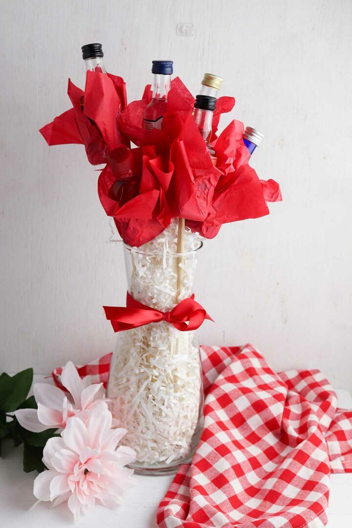 How to Make a Booze Bouquet (Perfect Valentine's Day Gift for Guys ...