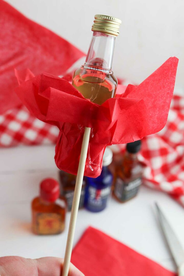 How to Make a Booze Bouquet (Perfect Valentine's Day Gift for Guys ...