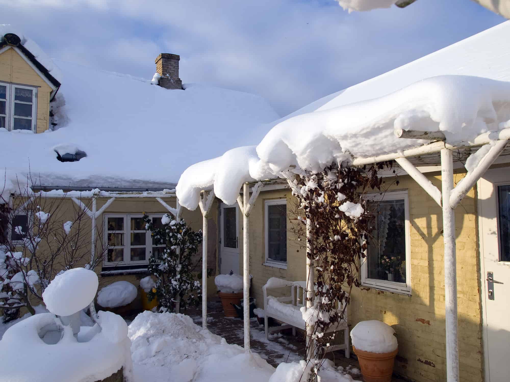 How To Remove Snow From Your Roof - Quickly, Safely & Easily - Single ...
