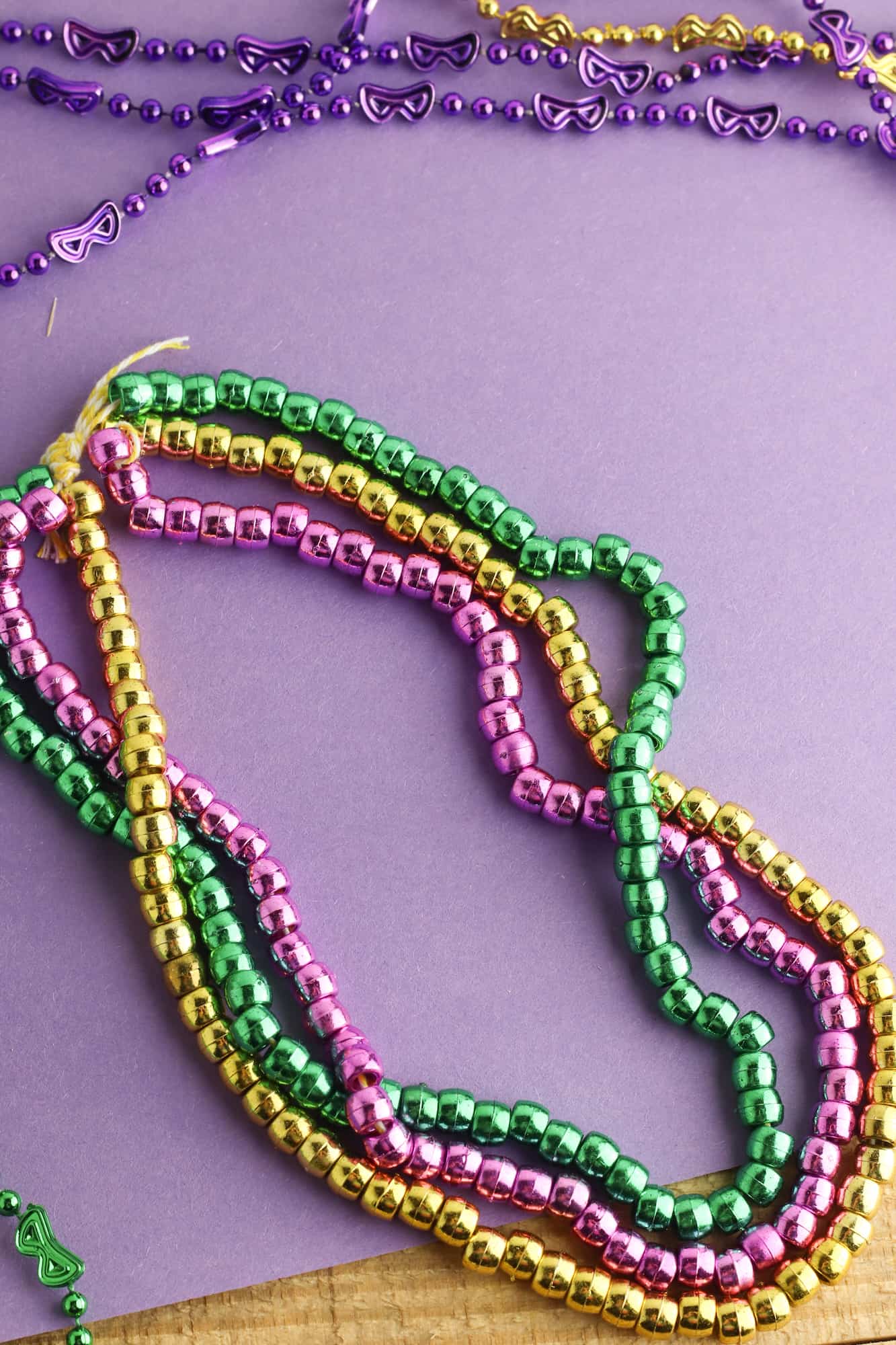 How To Make A Mardi Gras Beads Necklace With Three Strands Single Girls Diy