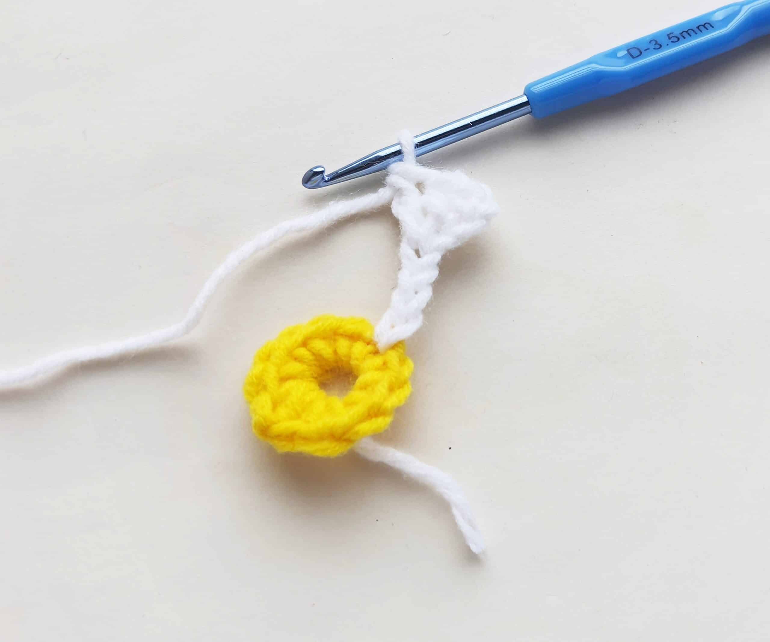 Easy Daisy Crochet Pattern - Single Girl's DIY