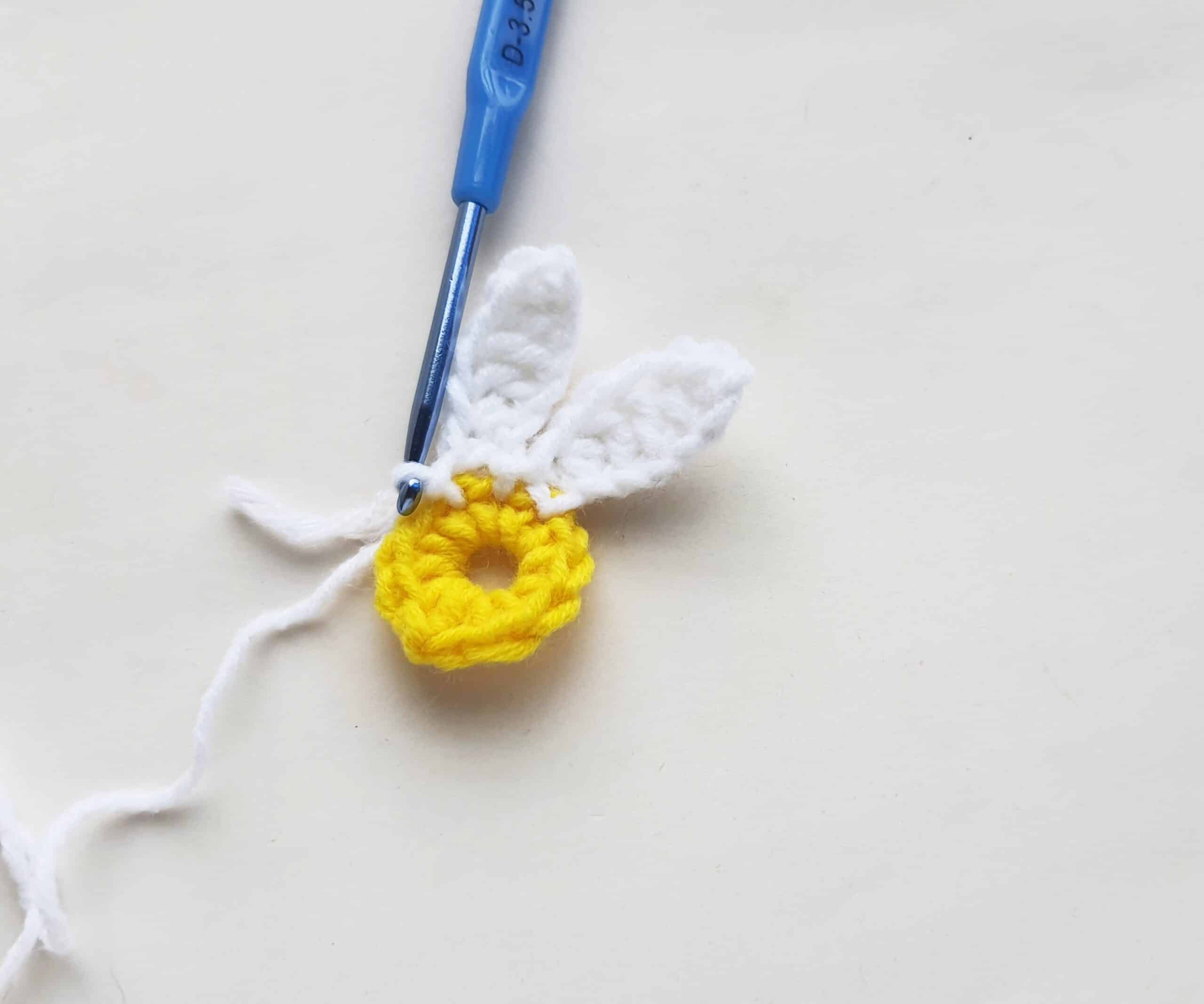 Easy Daisy Crochet Pattern - Single Girl's DIY