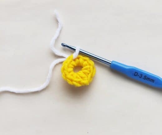 Easy Daisy Crochet Pattern - Single Girl's DIY