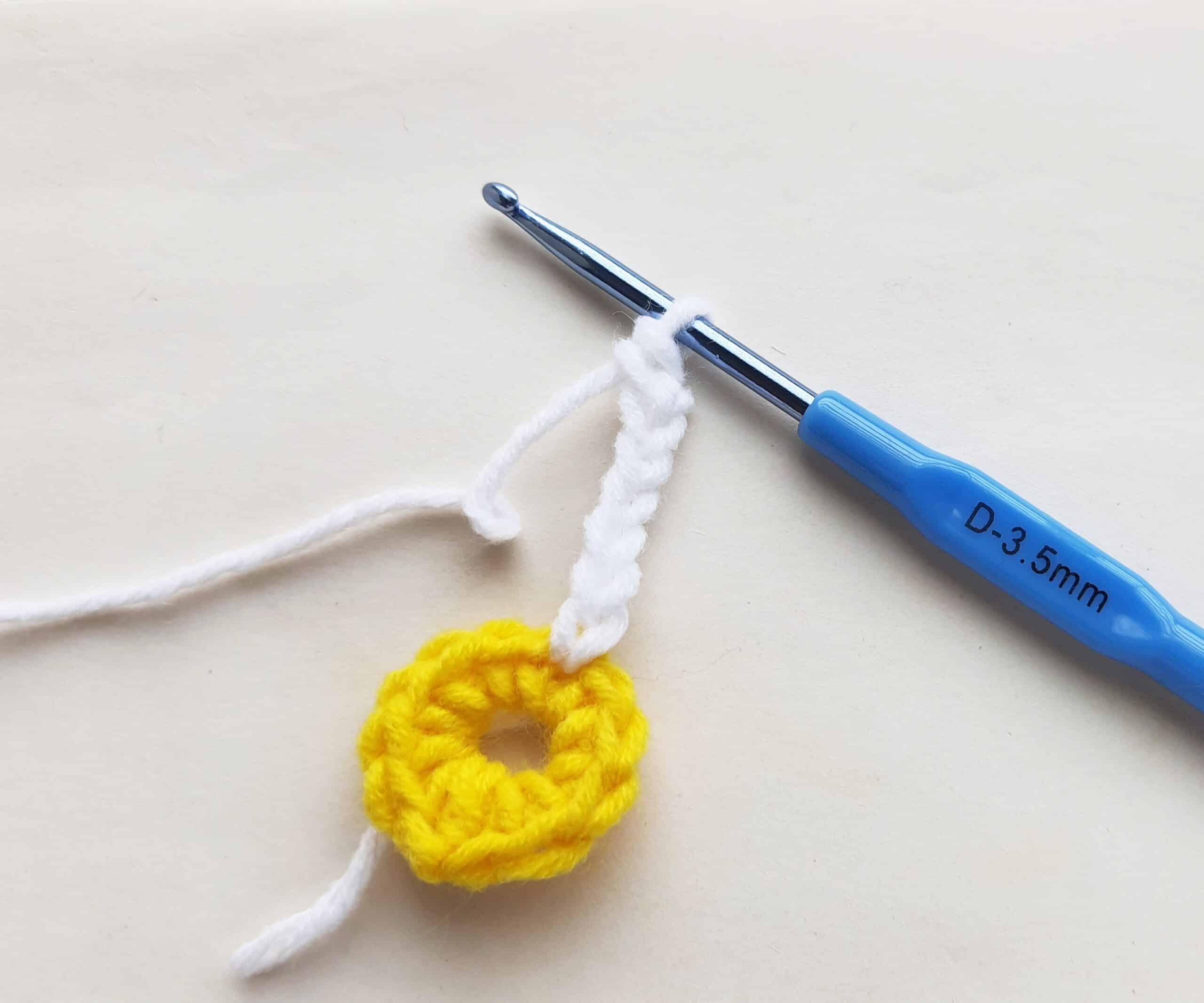 Easy Daisy Crochet Pattern - Single Girl's DIY