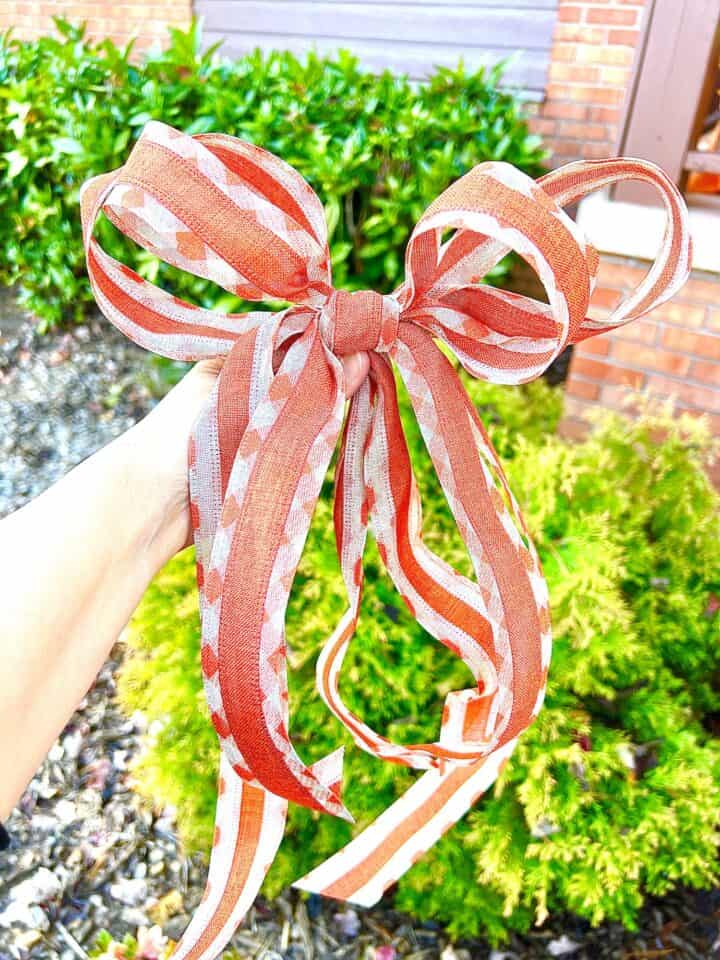 How to Make a Bow with Wired Ribbon (The Easy Way) - Single Girl's DIY