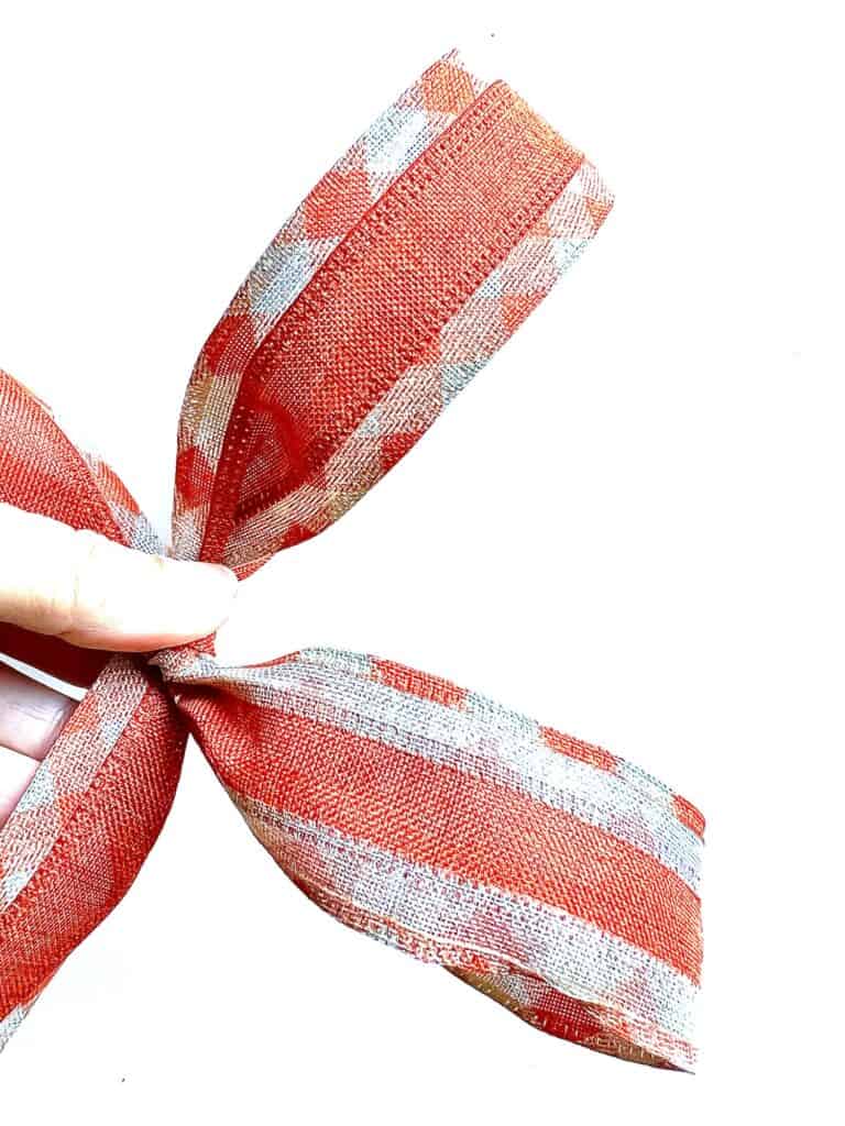 How to Make a Bow with Wired Ribbon (The Easy Way) - Single Girl's DIY