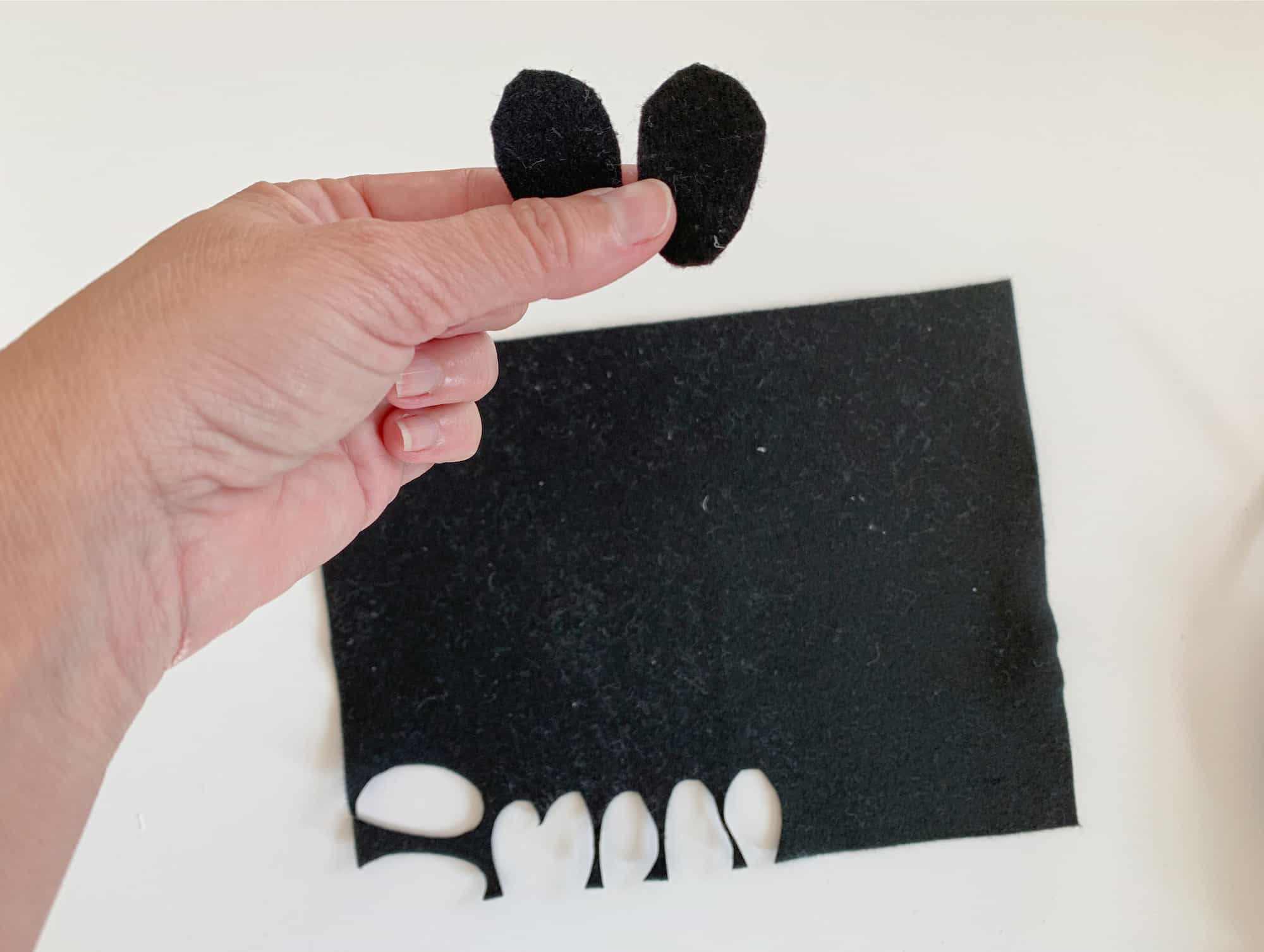 Easy DIY Mop Head Ghosts - Single Girl's DIY