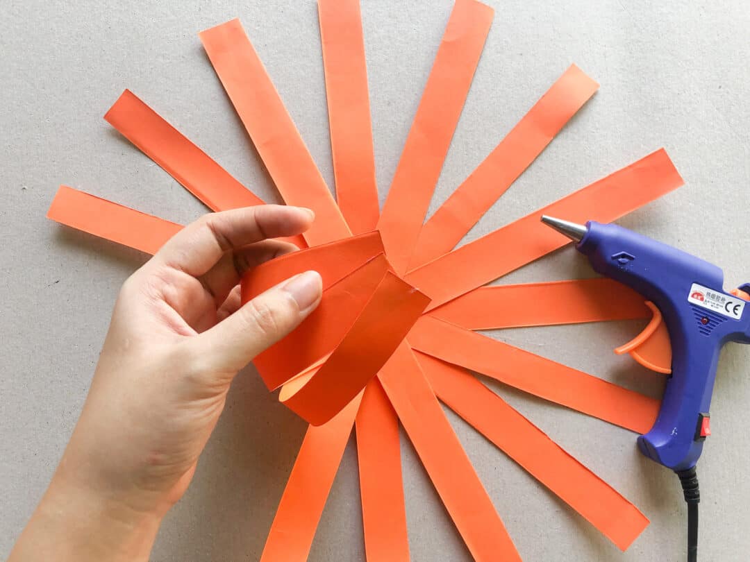 Easy Paper Strip Pumpkin Craft - Single Girl's DIY