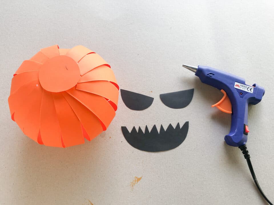 Easy Paper Strip Pumpkin Craft - Single Girl's DIY