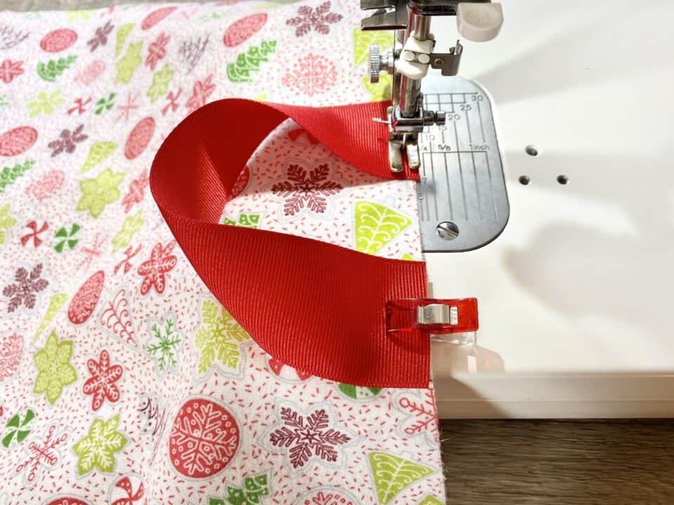 How to Sew a Reading Pillow - Single Girl's DIY