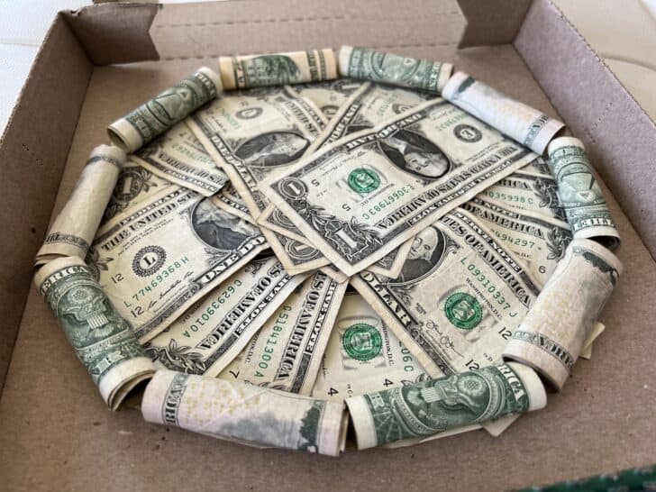 How to Make a Money Pizza - Single Girl's DIY
