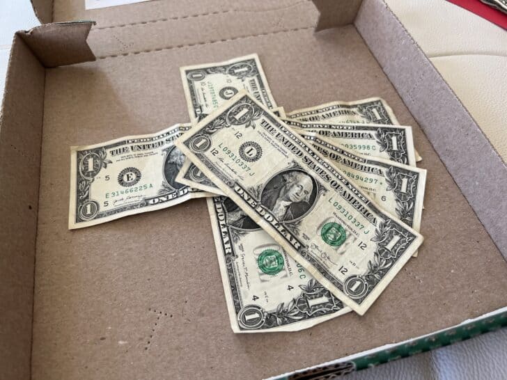 How to Make a Money Pizza - Single Girl's DIY