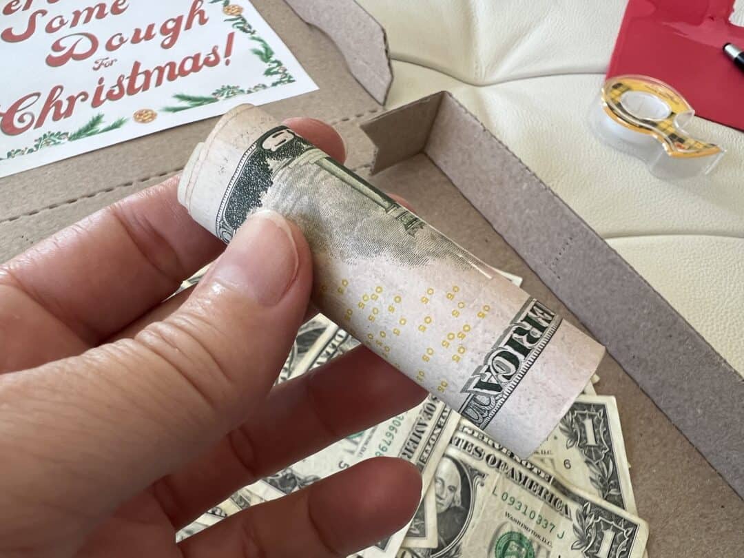 How to Make a Money Pizza - Single Girl's DIY