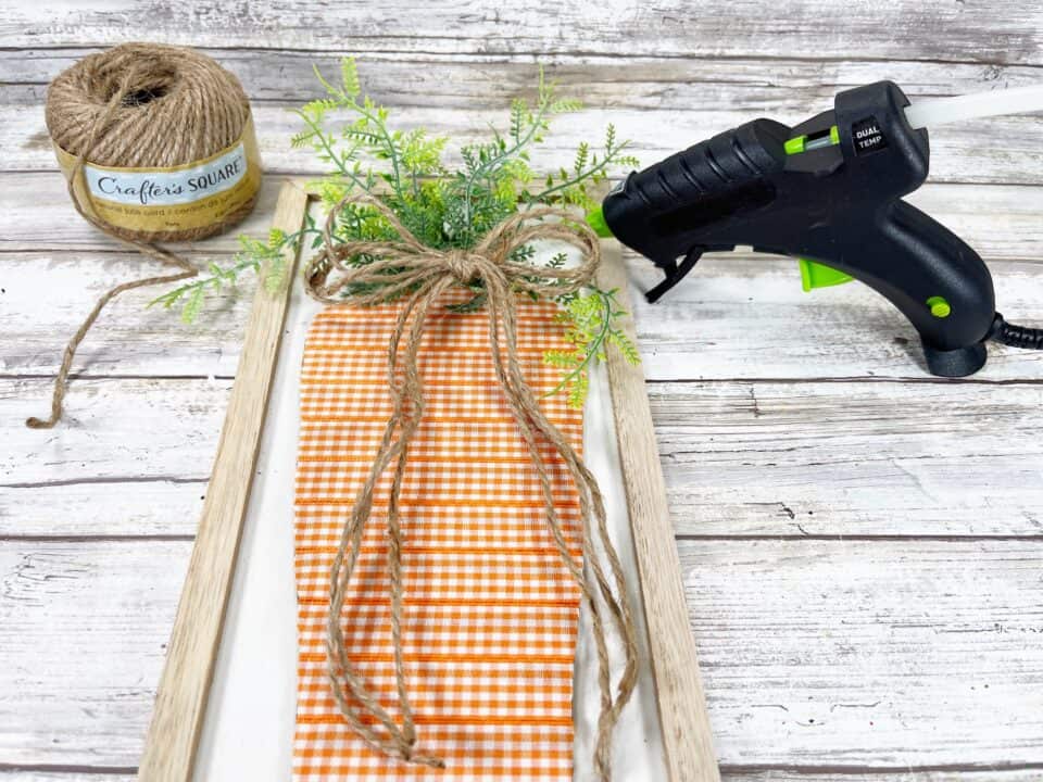 Farmhouse Easter Carrot Sign with Free Pattern - Single Girl's DIY
