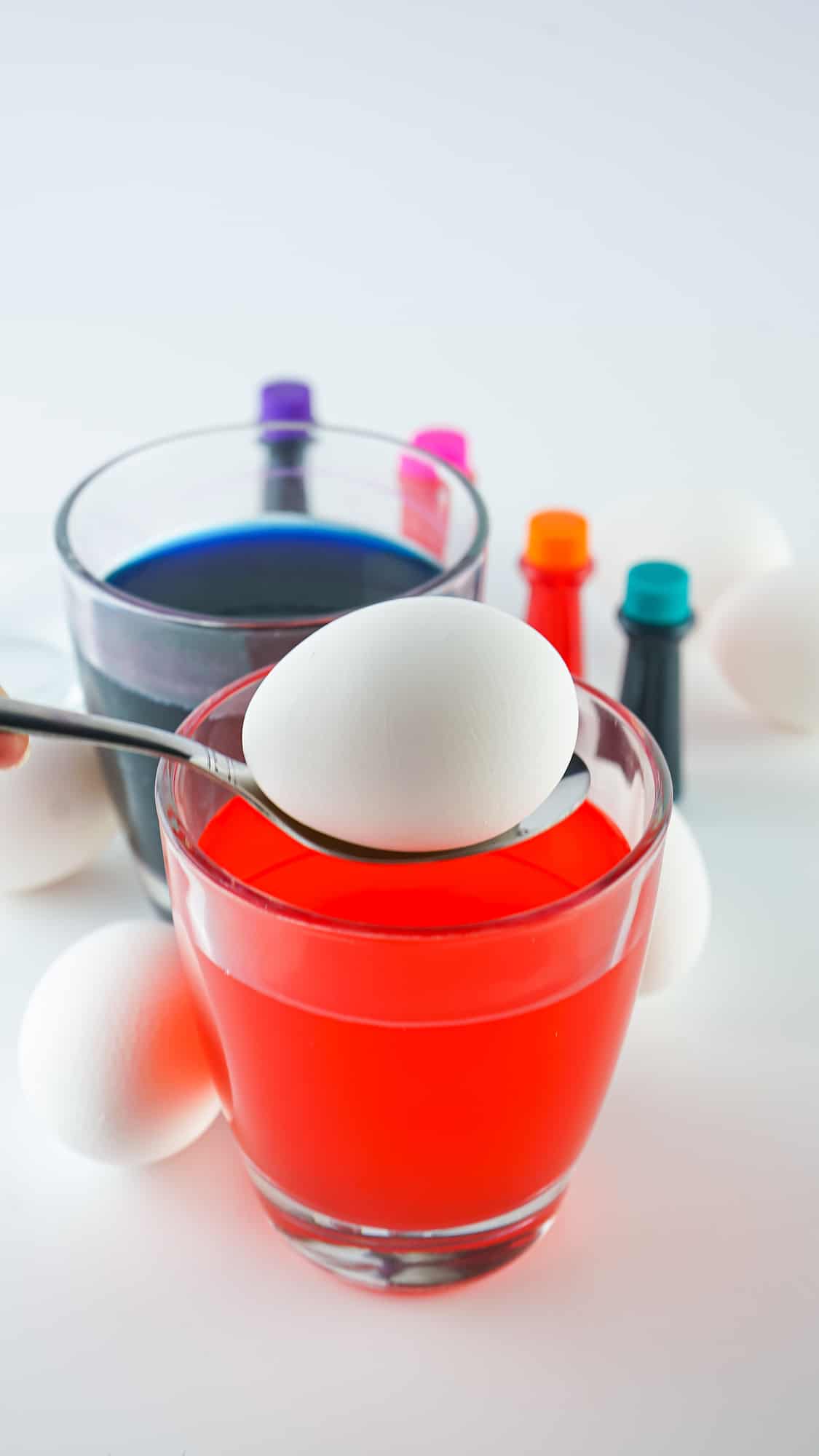 Easy Way to Dye Easter Eggs with Food Coloring - Single Girl's DIY