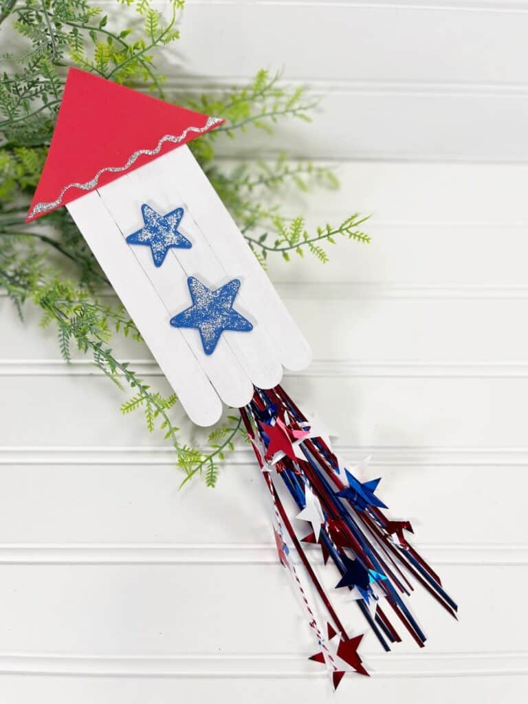 Fourth of July Rocket Craft (Dollar Tree DIY) - Single Girl's DIY