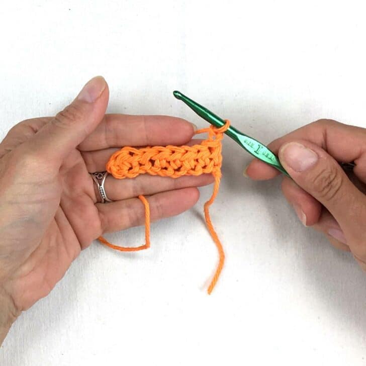 How to do a Half Double Crochet Stitch (hdc) - Single Girl's DIY