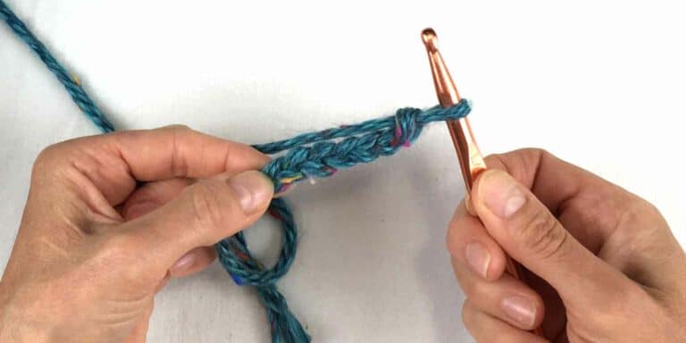 How to Chain in Crochet (ch) for Beginners - Single Girl's DIY