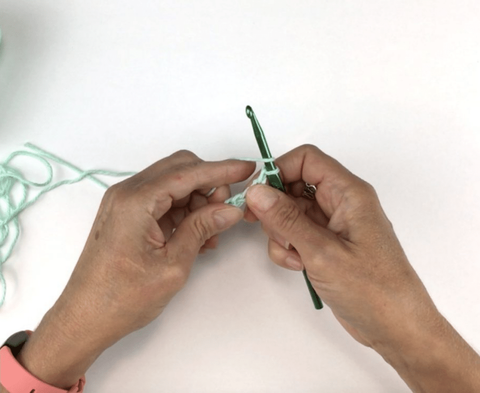 How to Double Crochet (dc) for Beginners - Single Girl's DIY