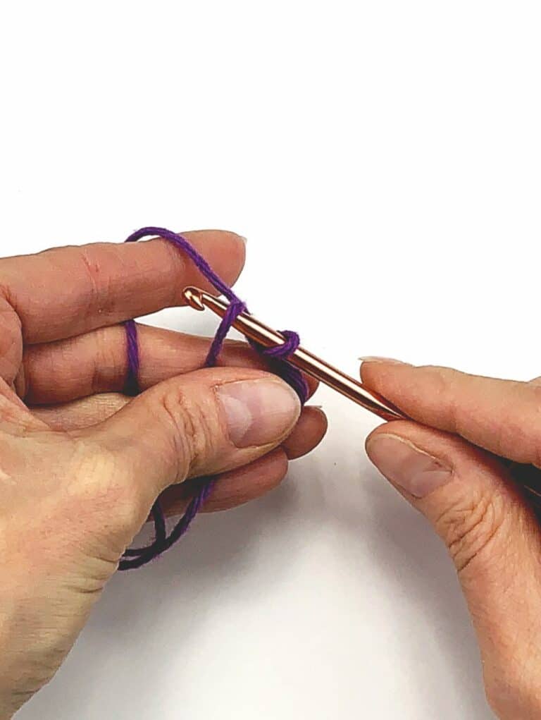 How to Make a Magic Circle in Crochet (Step by Step Guide) - Single ...