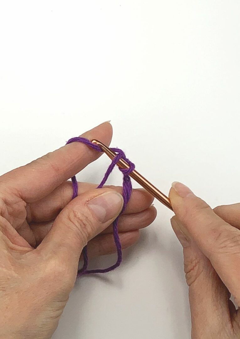 How to Make a Magic Circle in Crochet (Step by Step Guide) - Single ...