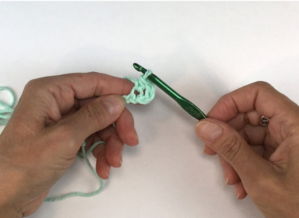 How to Double Crochet (dc) for Beginners - Single Girl's DIY