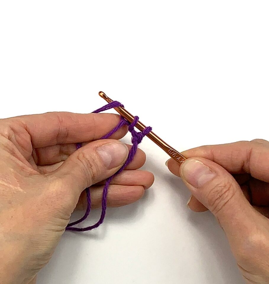 How to Make a Magic Circle in Crochet (Step by Step Guide) - Single ...