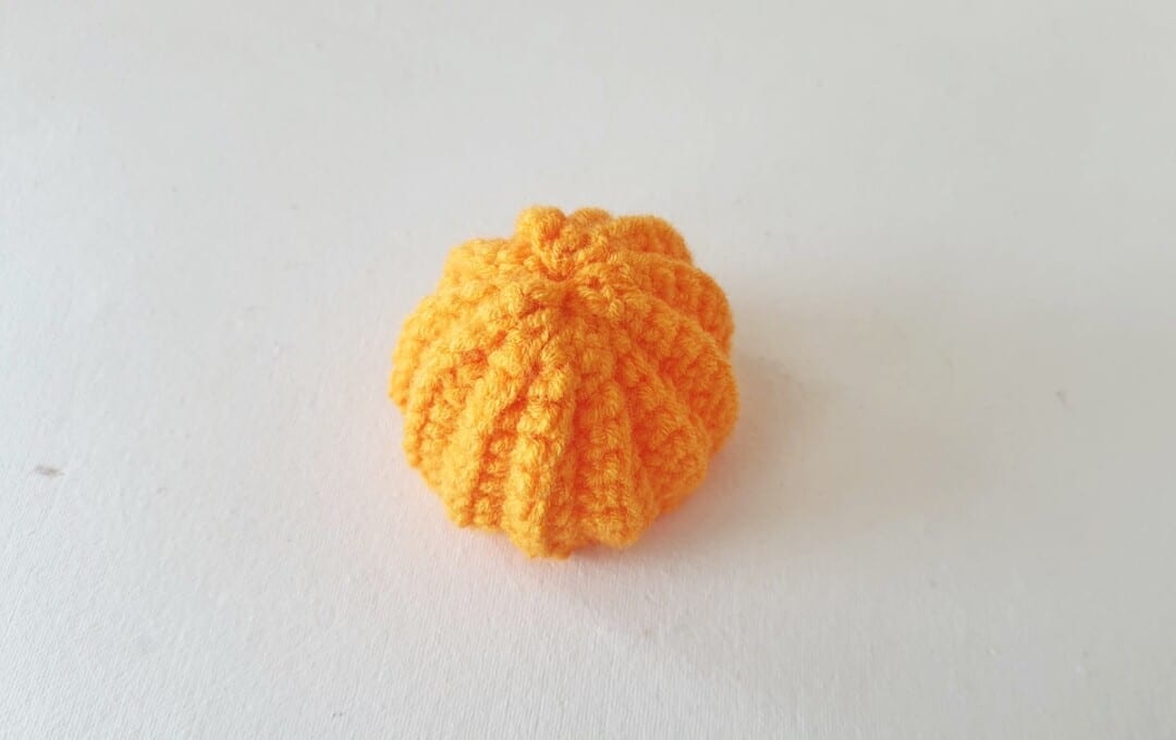 Crochet Pumpkin Tutorial (Free Pattern) - Single Girl's DIY
