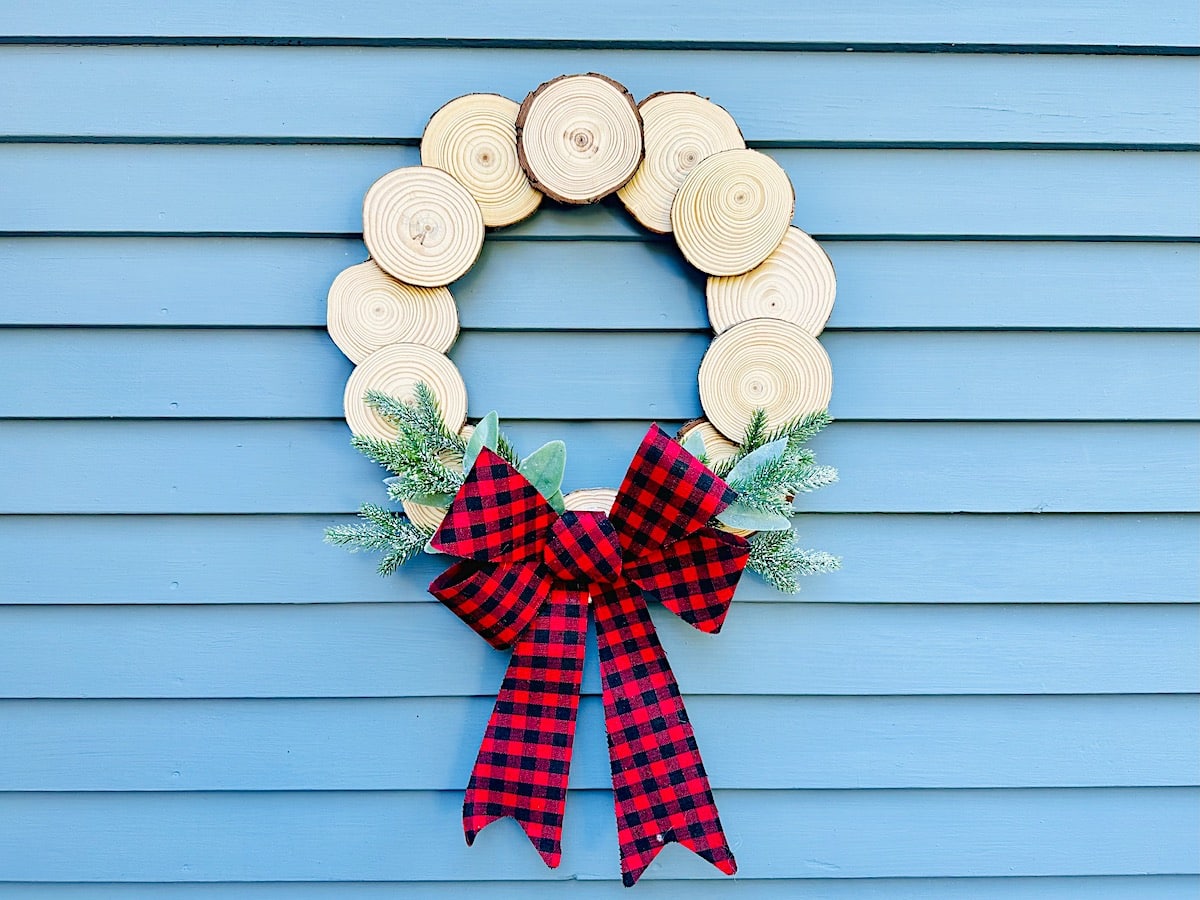 Easy Wood Slice Wreath (3 Steps) - Single Girl's DIY