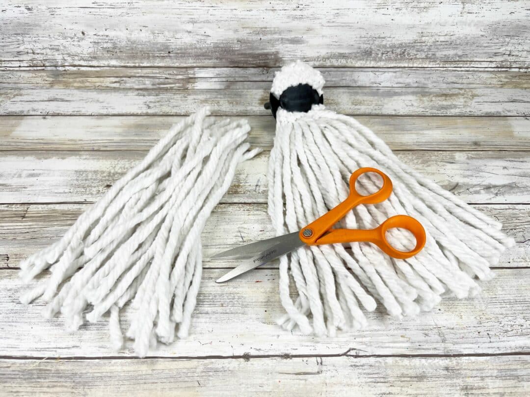 DIY Santa Gnome (Using a Mop Head) - Single Girl's DIY