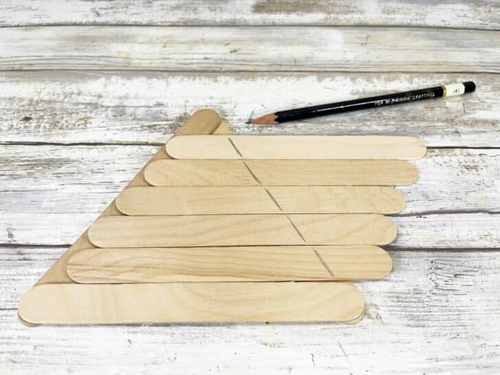 DIY Santa Gnome (Using a Mop Head) - Single Girl's DIY