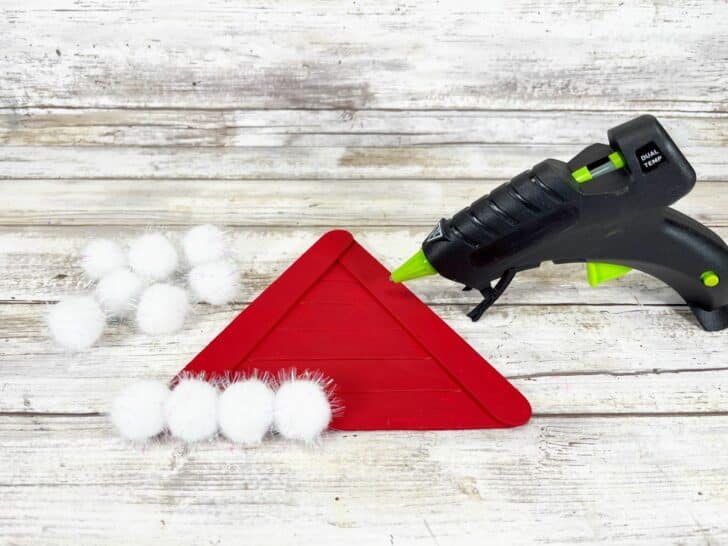 DIY Santa Gnome (Using a Mop Head) - Single Girl's DIY