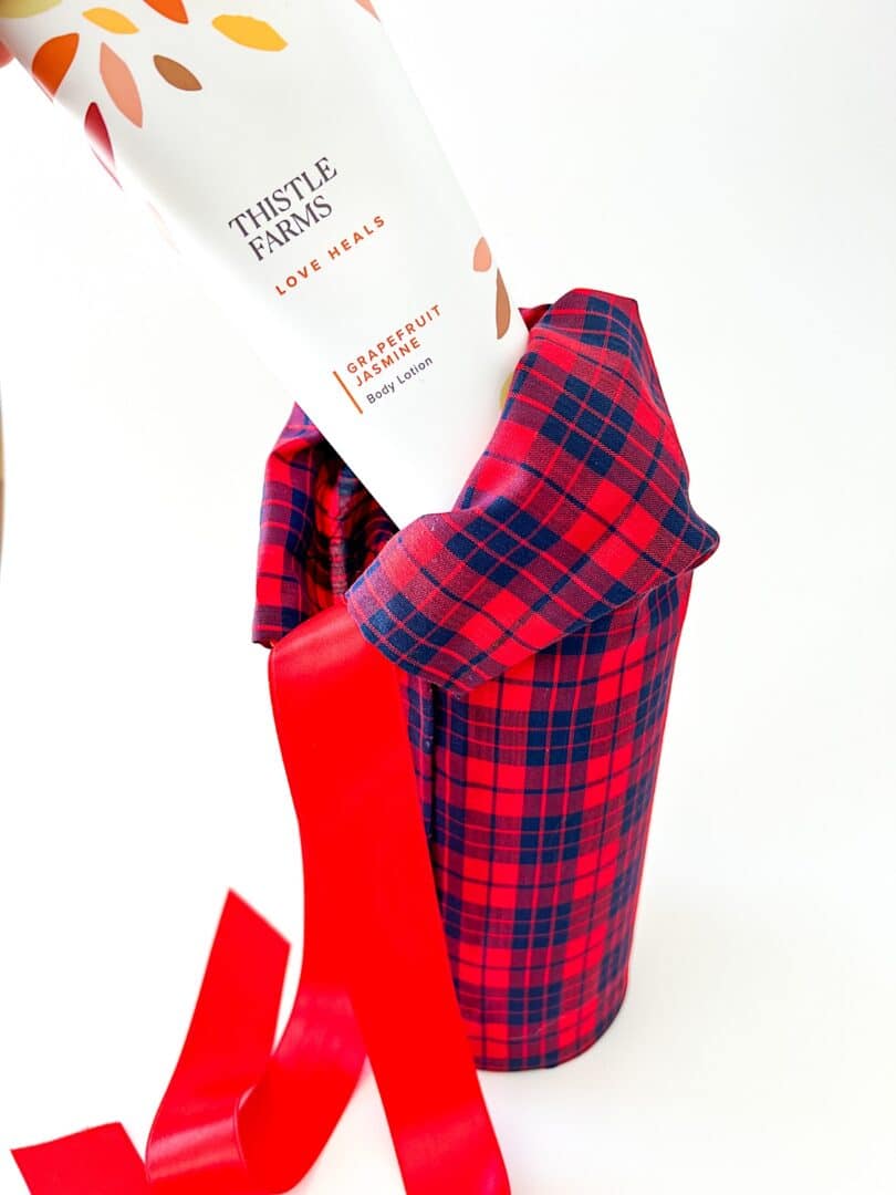 Oatmeal Container Gift Bag: Creative Gift Wrapping Idea - Single Girl's DIY