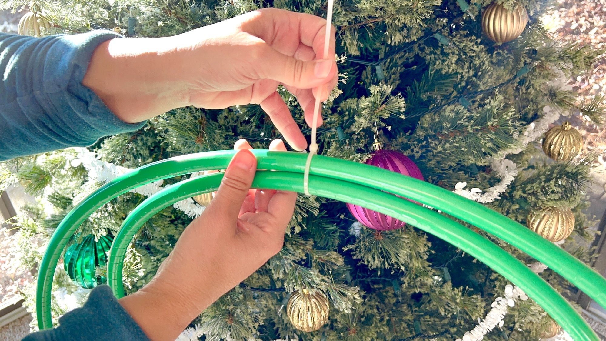Hula Hoop Christmas Wreath - Single Girl's DIY