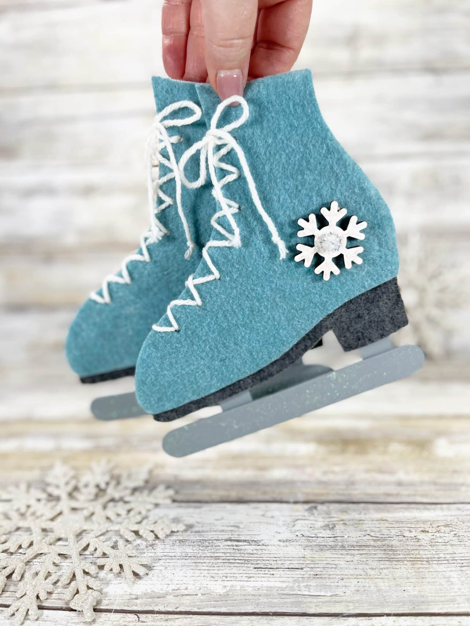 Felt Ice Skates Craft - Single Girl's DIY