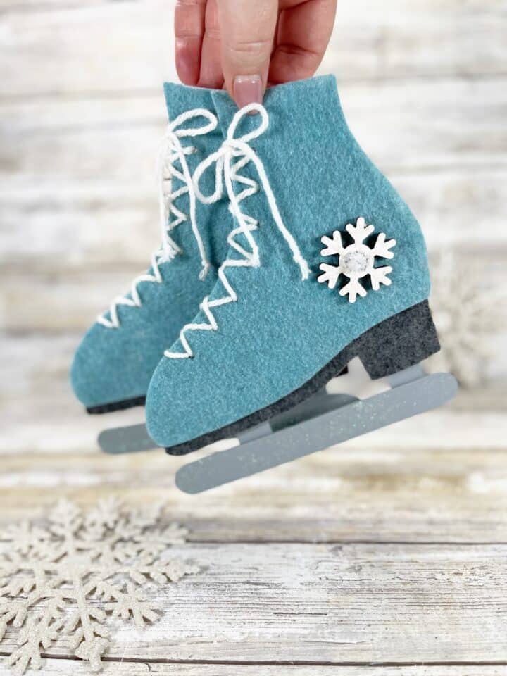 Felt Ice Skates Craft - Single Girl's DIY