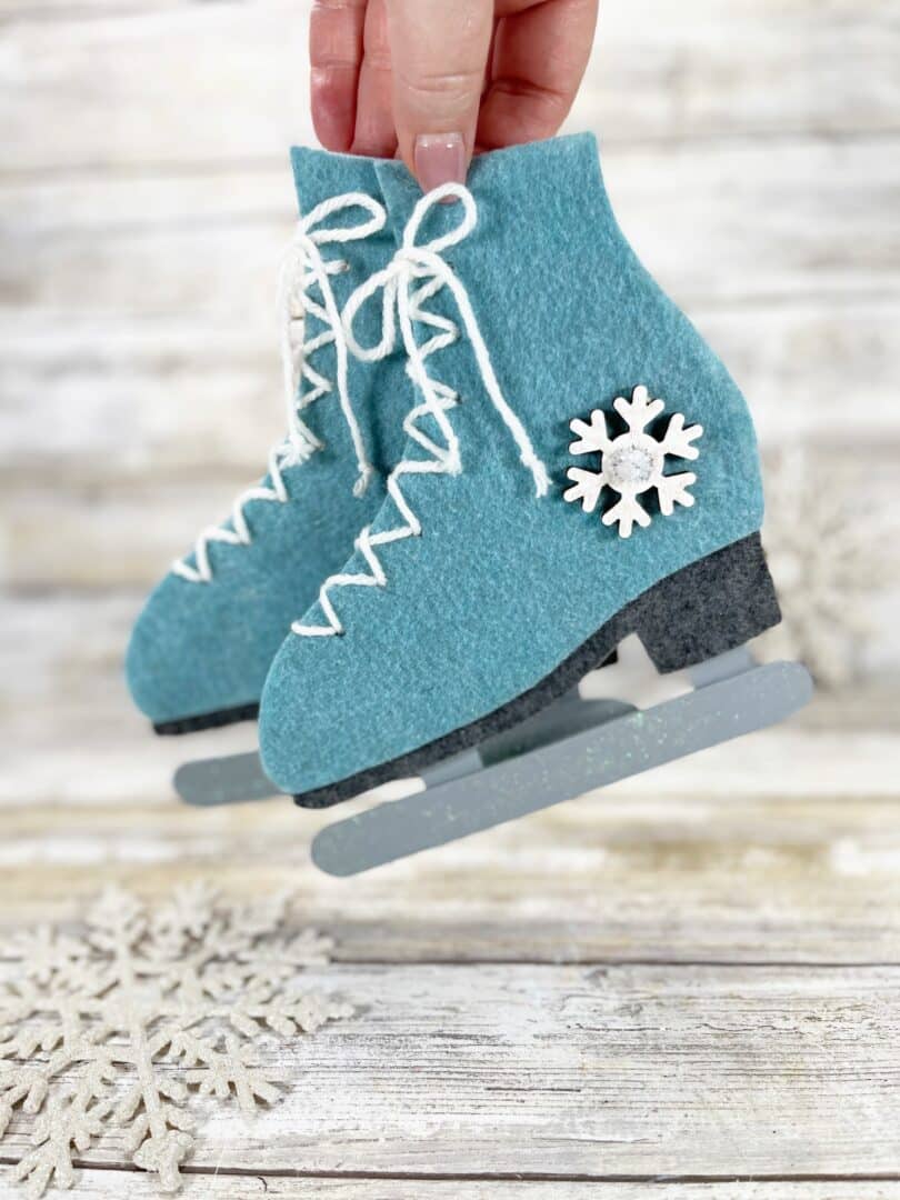 Felt Ice Skates Craft - Single Girl's DIY